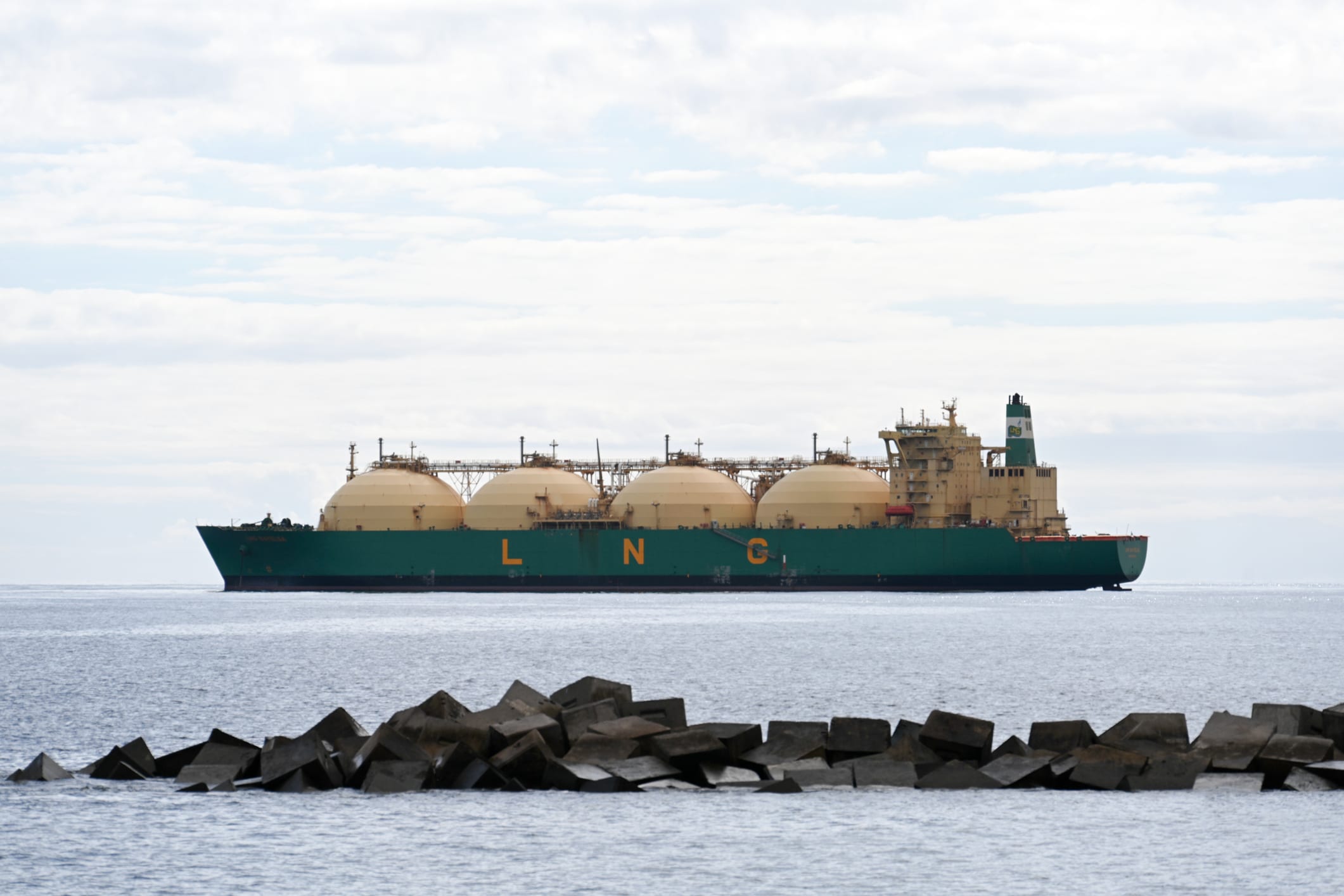 Insurers’ LNG Support at Odds with Their Climate Ambition, Report Says - ProgramBusiness | Where ...